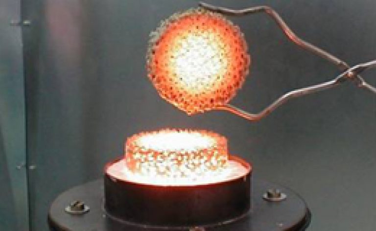 Experimental and Numerical Investigation of flame stabilization in ...